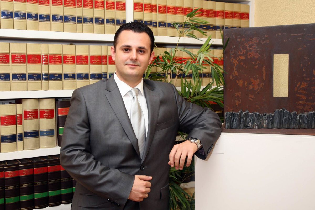 ENRIQUE ORTEGA ELEGIDO COMO UNO DE LOS MEJORES PROFESORES DE DERECHO DE ...