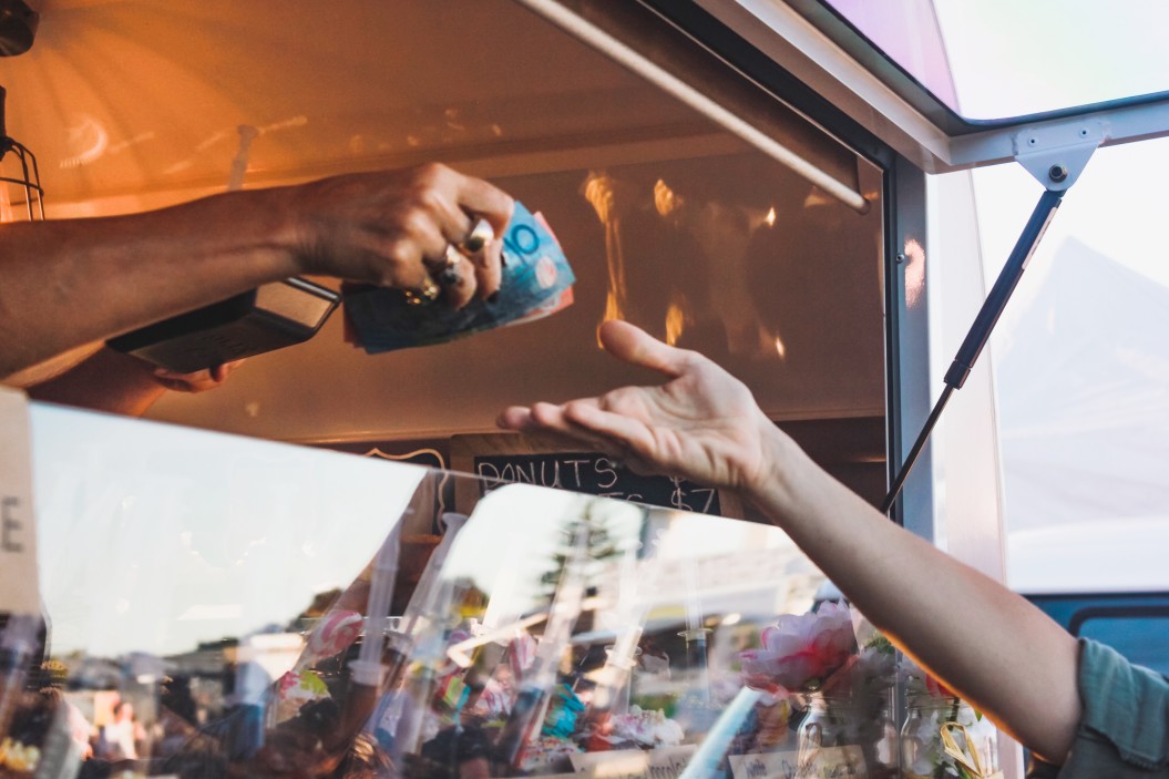 FOOD TRUCKS: VENTAJAS E INCONVENIENTES. - Enrique Ortega Burgos